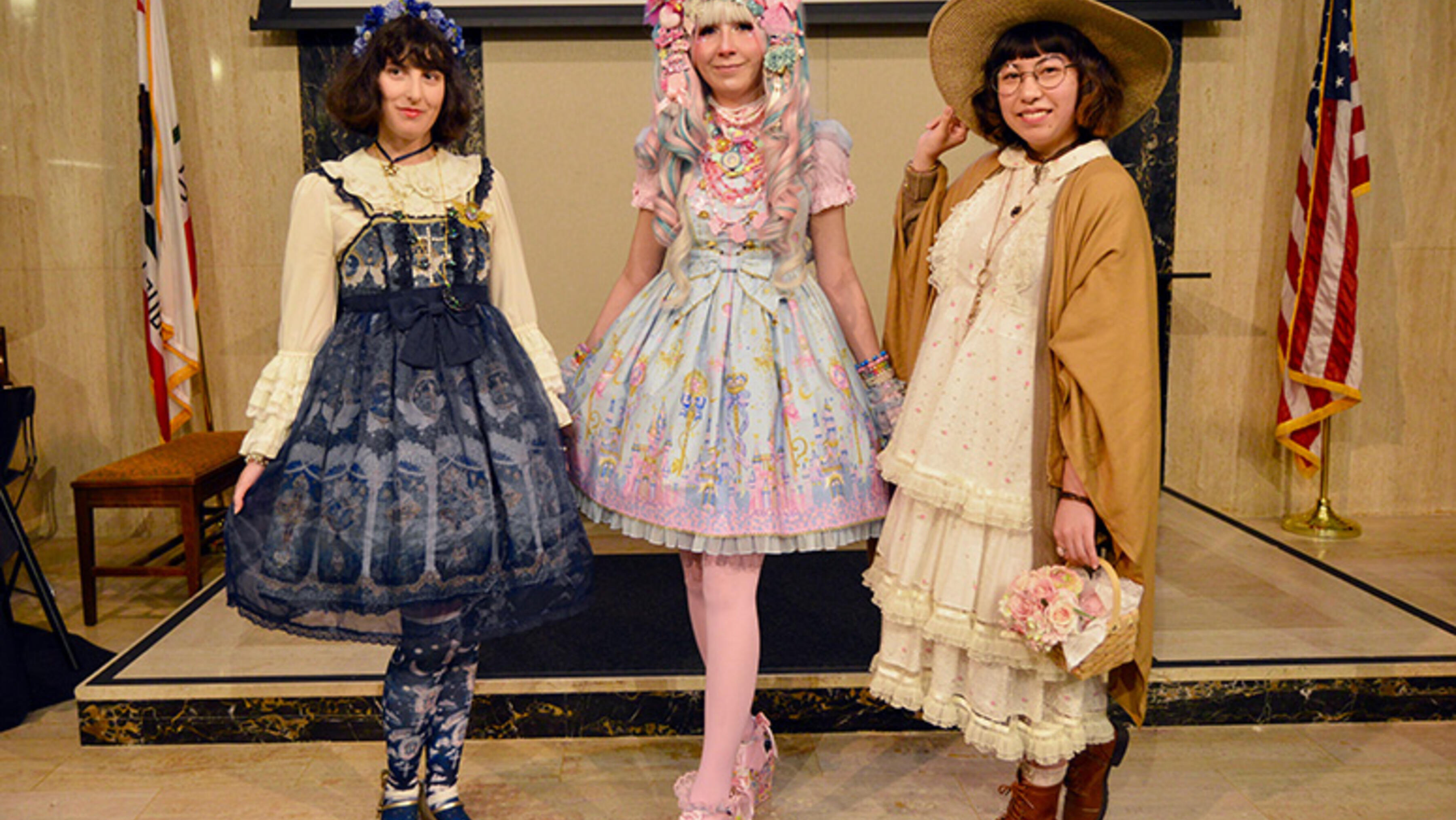 "Fashioning Asian Identities" Through Clothing, Bodies, and Beauty ...